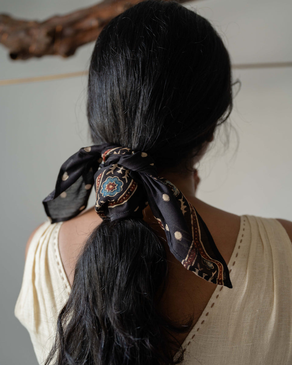 Ajrakh scarves – THE BUTTON THIEF CO.